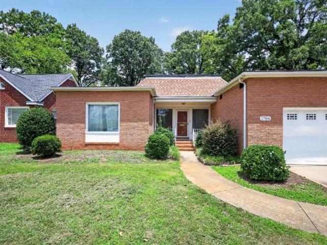 3 Br, 2 bath, Single Family Home 1706 Washington Ave