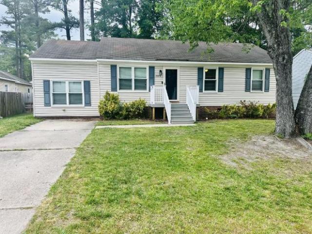 3 Br, 2 bath, Single Family Home 2270 Grace St