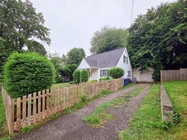 3 Br, 2 bath, Single Family Home 2419 Fairhaven Ave