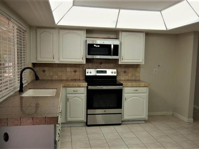 3 Br, 2 bath, Single Family Home 2619 Creekview Dr