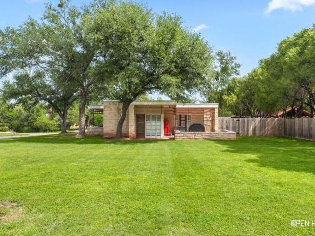 3 Br, 2 bath, Single Family Home 2904 Sturdevandt Pl