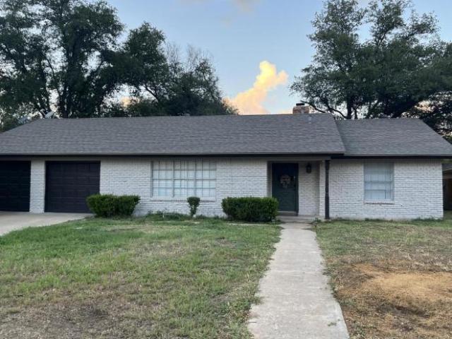 3 Br, 2 bath, Single Family Home 3018 Woodland Cir