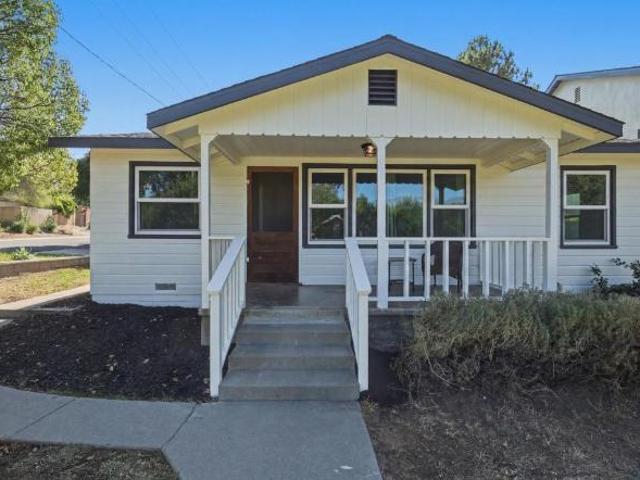 3 Br, 2 bath, Single Family Home 311 S Signal St