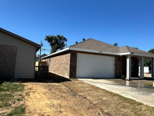 3 Br, 2 bath, Single Family Home 3500 Strong Ave