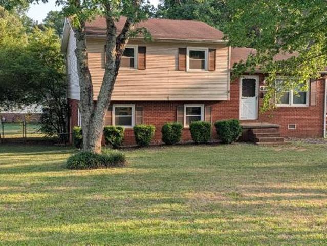 3 Br, 2 bath, Single Family Home 410 Blackwelder St