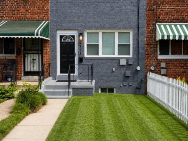 3 Br, 2 bath, Single Family Home 4325 Hayes St NE