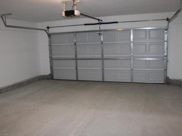 3 Br, 2 bath, Single Family Home 520 Carriage Ct
