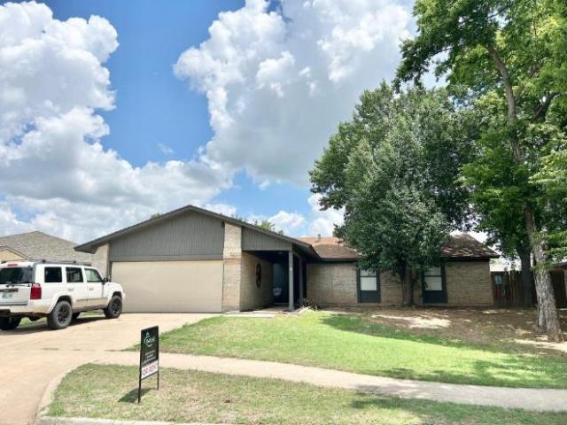 3 Br, 2 bath, Single Family Home 5603 NW Wilfred Dr