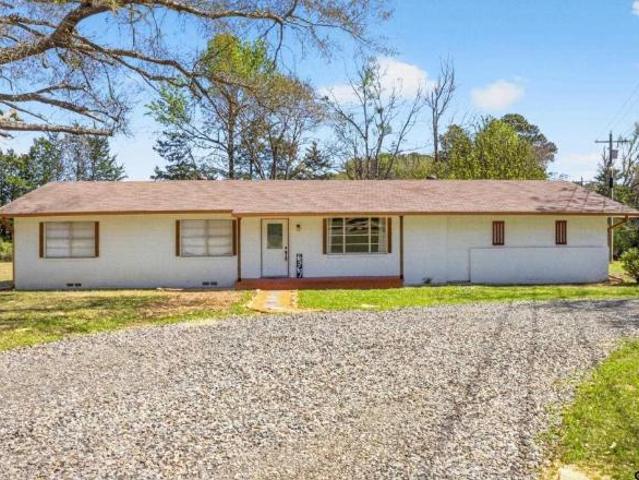 3 Br, 2 bath, Single Family Home 6367 Orange Rd