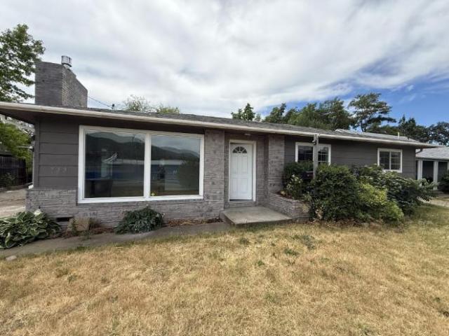 3 Br, 2 bath, Single Family Home 733 NE Wharton Dr
