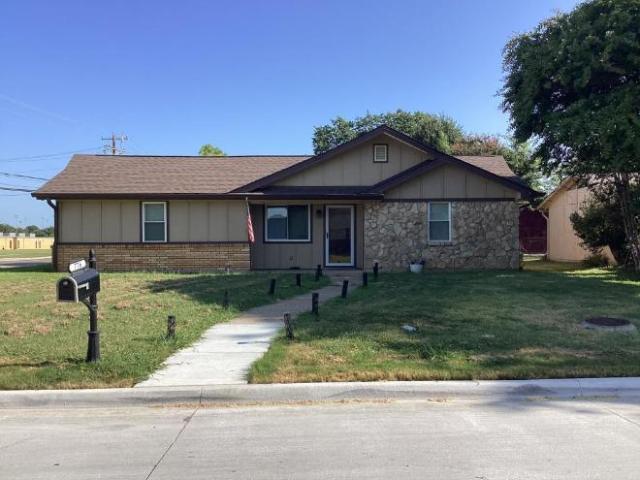 3 Br, 2 bath, Single Family Home 776 Ponderosa Dr