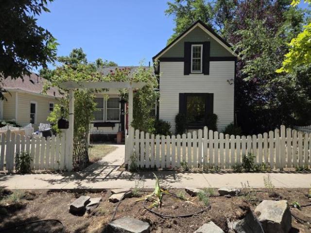 3 Br, 2 bath, Single Family Home 947 5th St