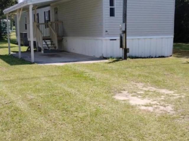 3 Br, 2 bath, Single Family 143 Se Laurence Ct