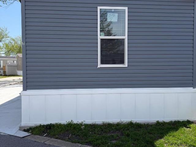 3 Br, 2 bath, Single Family 14001 S Western Ave