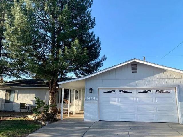 3 Br, 2 bath, Single Family 1401 Zuni Pl