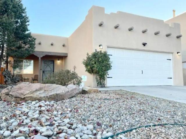 3 Br, 2 bath, Single Family 1404 Vista Monte Dr NE