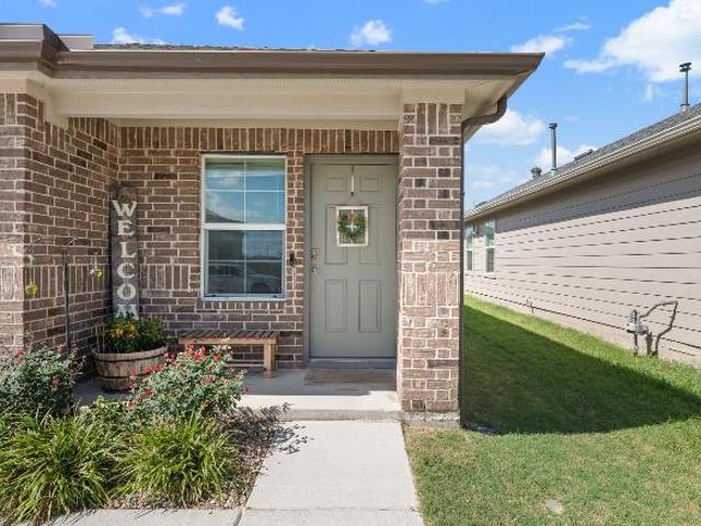 3 Br, 2 bath, Single Family 140 Skipping Stone