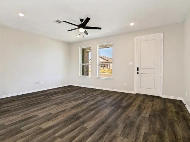3 Br, 2 bath, Single Family 1426 Dry Creek Dr