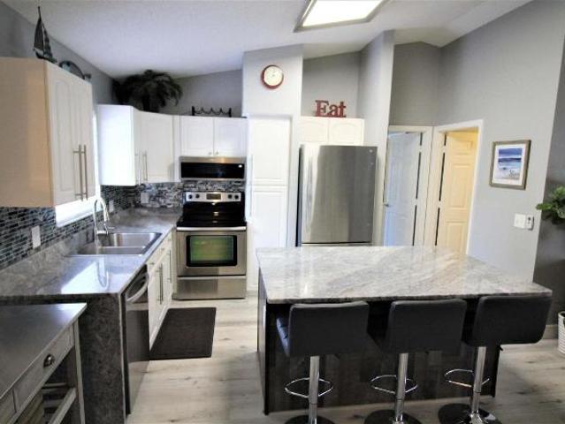 3 Br, 2 bath, Single Family 147 NW 10th Avenue