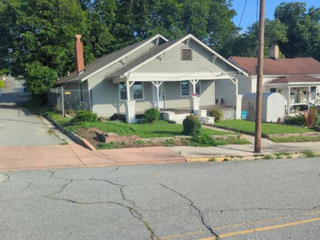 3 Br, 2 bath, Single Family 147 Orange St