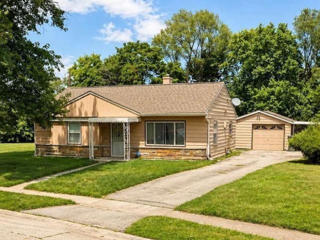 3 Br, 2 bath, Single Family 1445 East Lynn Drive