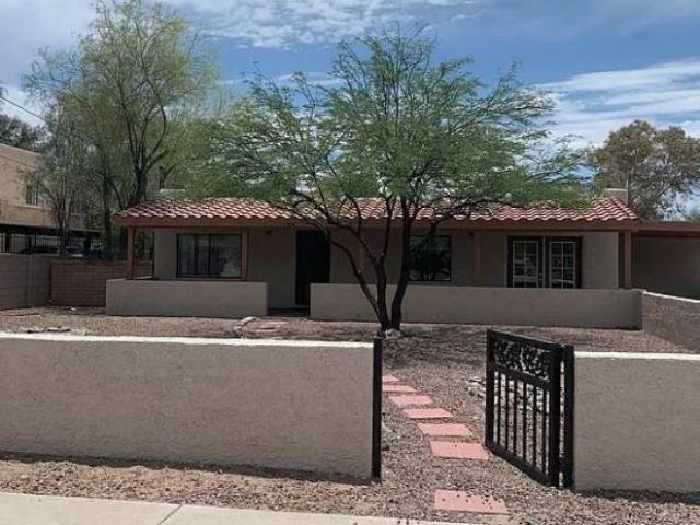 3 Br, 2 bath, Single Family 1474 East Hedrick Drive