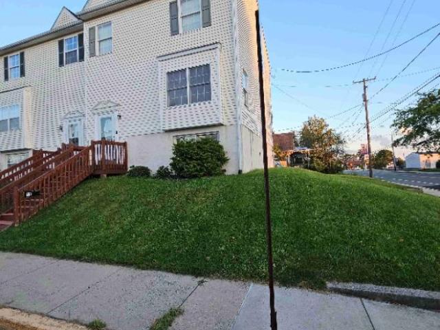 3 Br, 2 bath, Single Family 14 E Eighth St