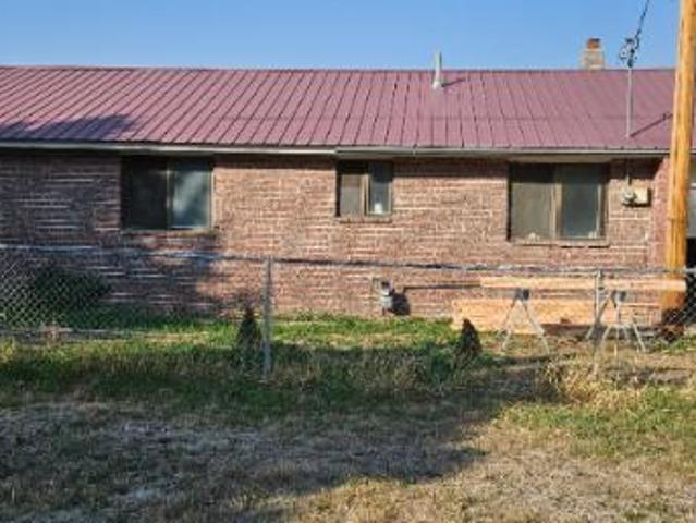 3 Br, 2 bath, Single Family 14 W 3rd St