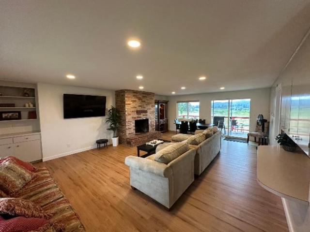 3 Br, 2 bath, Single Family 15002 Roosevelt Rd