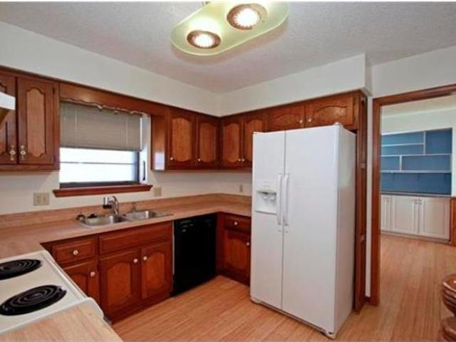 3 Br, 2 bath, Single Family 15016 W 150th St