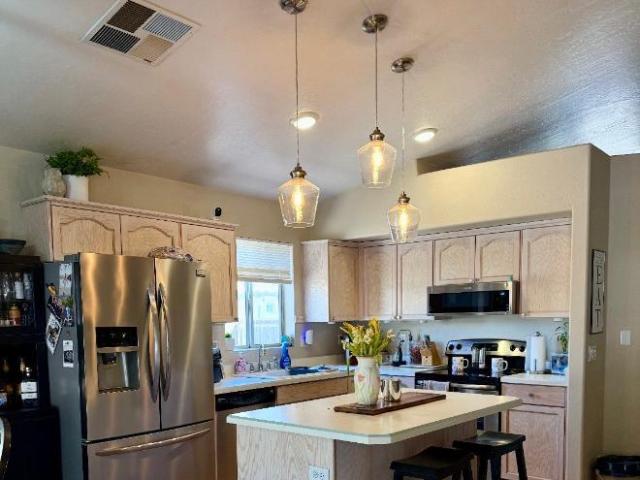 3 Br, 2 bath, Single Family 15010 N El Pueblo Blvd