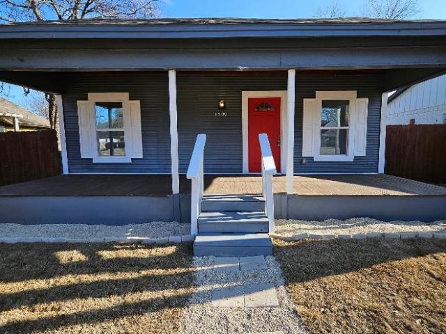 3 Br, 2 bath, Single Family 1509 W Collin St