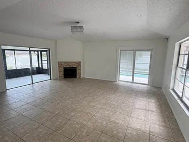 3 Br, 2 bath, Single Family 15158 Springview St