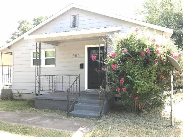3 Br, 2 bath, Single Family 1515 N Louisa Ave