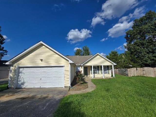 3 Br, 2 bath, Single Family 15200 Fern Hollow Ct