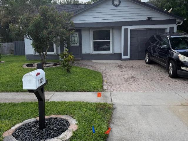 3 Br, 2 bath, Single Family 1525 Kestrel Way