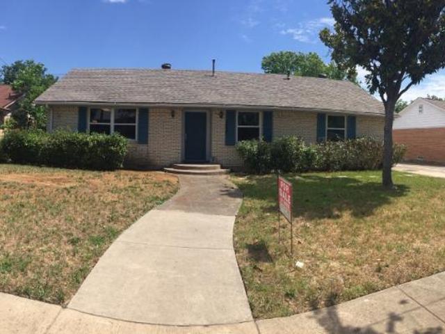 3 Br, 2 bath, Single Family 1527 Hillside Dr