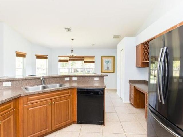 3 Br, 2 bath, Single Family 15288 76th Road N