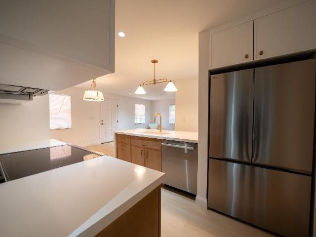 3 Br, 2 bath, Single Family 1550 S Greenway Dr