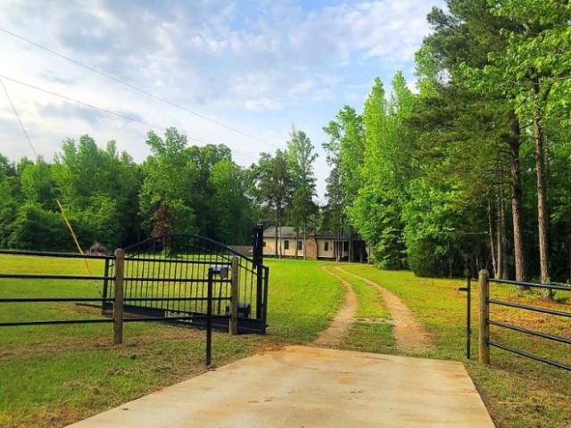 3 Br, 2 bath, Single Family 15547 Farm To Market Road