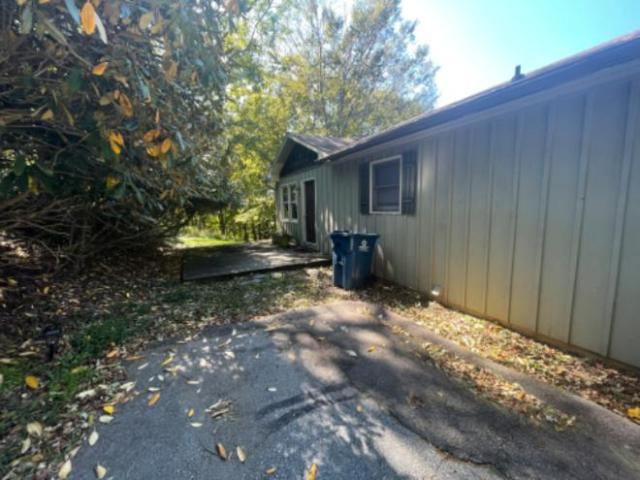 3 Br, 2 bath, Single Family 156 Pinnacle Ln