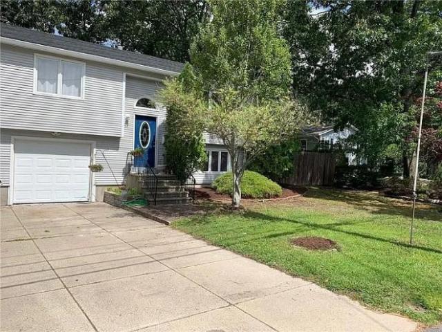 3 Br, 2 bath, Single Family 15 Atlantic Ave
