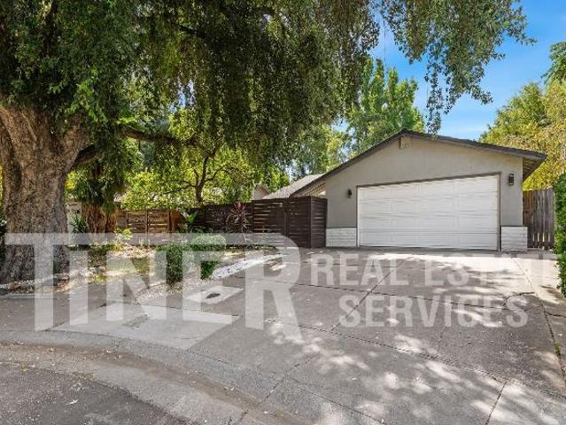 3 Br, 2 bath, Single Family 15 La Sara Ct