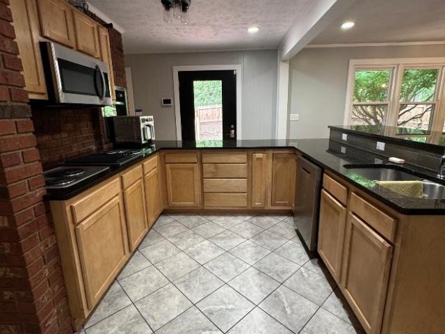 3 Br, 2 bath, Single Family 15 Pentland Hills Dr