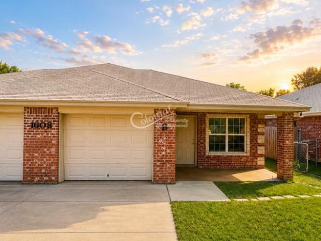 3 Br, 2 bath, Single Family 1608 Maya Trl