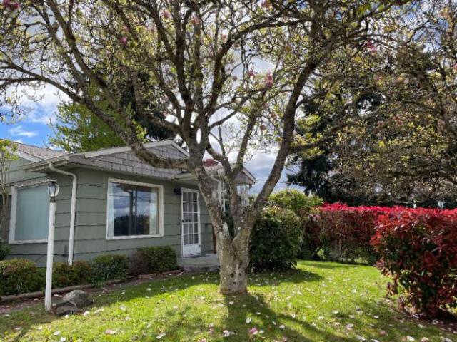 3 Br, 2 bath, Single Family 1616 Perry Ave