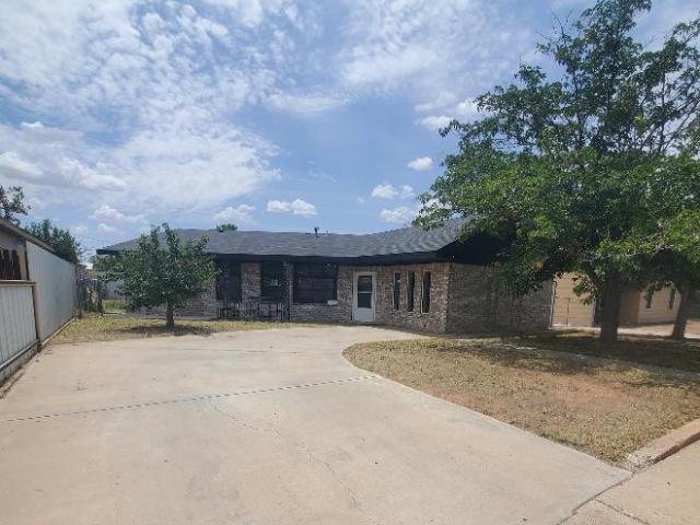 3 Br, 2 bath, Single Family 1617 Sunset