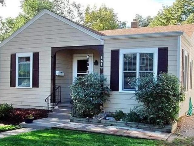3 Br, 2 bath, Single Family 1617 W Kiowa St