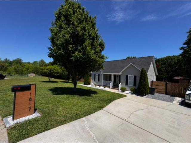3 Br, 2 bath, Single Family 1617 Whetstone Ct