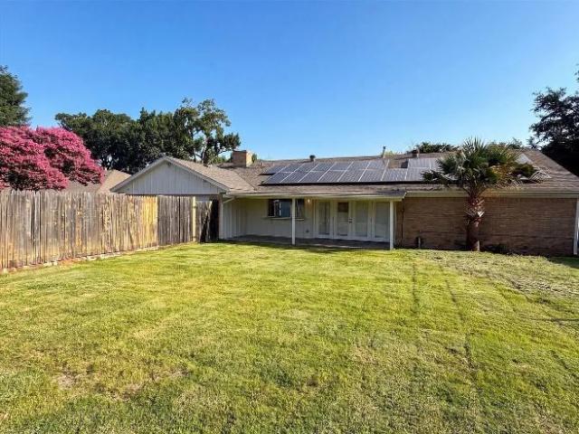 3 Br, 2 bath, Single Family 1619 Woodcrest Ln